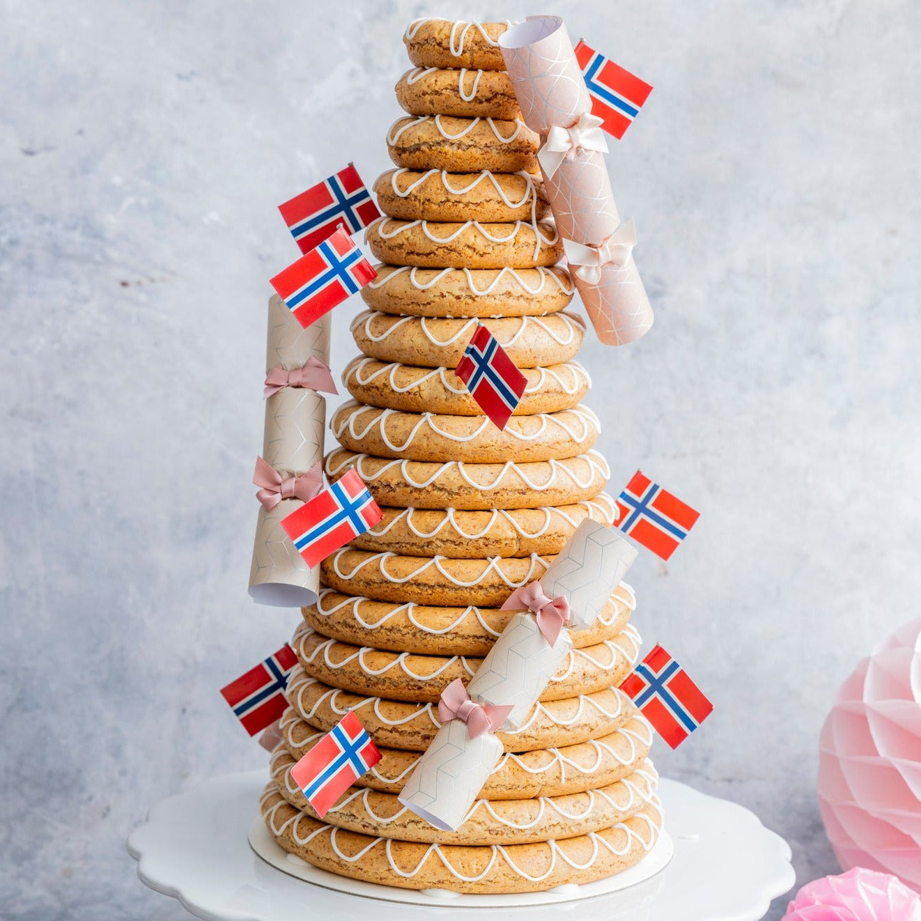 Kransekake 18 ringer - tårn (Rosa) – Grini Hjemmebakeri